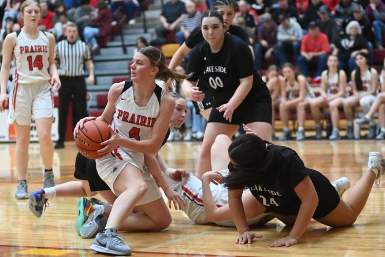 Schumacher powers Prairie past Lakeside 53-34 at 2A state tournament ...