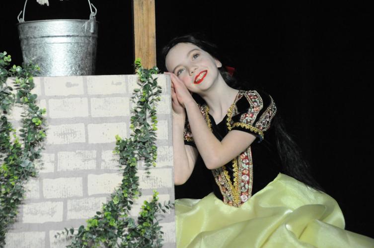 Snow White: SJB fifth-graders perform fun, professional play ...