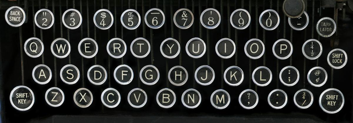 Dear Swifties: No, the missing ‘1′ on Taylor’s typewriter isn’t an ...