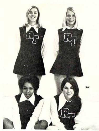 Rowan Tech cheerleaders