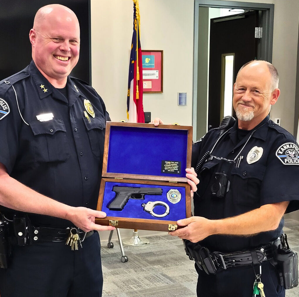KPD officer retires, get traditional gift from department