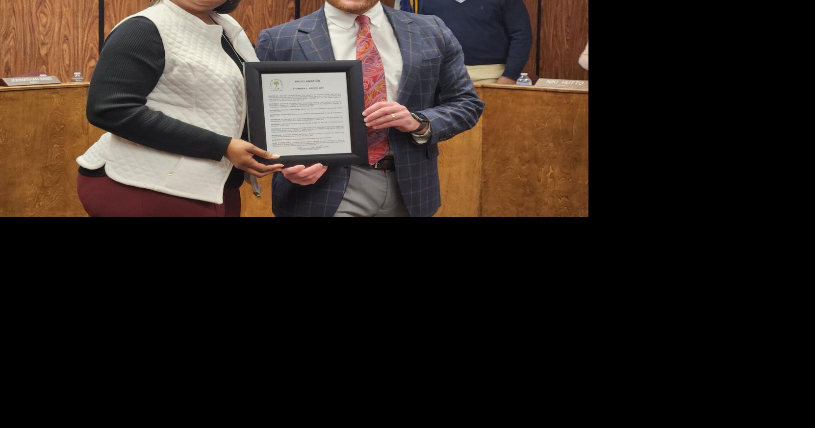 City honors retiring judge's 28 years with Greenwood | News ...