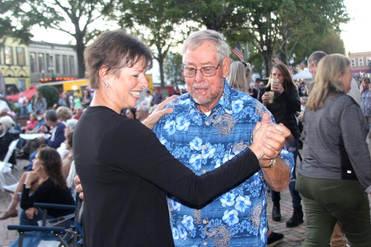 Crowds flood Abbeville for Hogs and Hens Festival | News | indexjournal.com