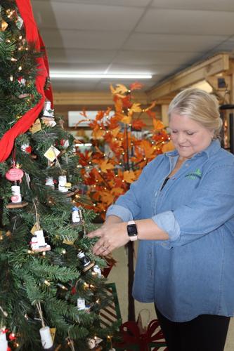 'See it, touch it, hold it': Despite inflation, shoppers flock to ...