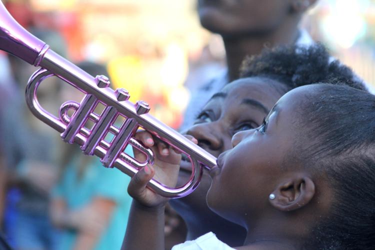 Sun & fun: Thousands descend upon Ninety Six for Festival of Stars ...