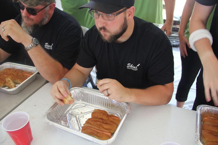 Competitor breaks record in Skins Hot Dog Eating Contest | News ...