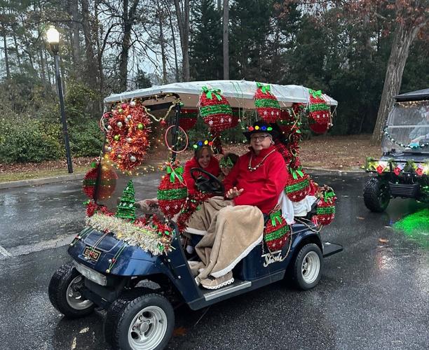 Gatewood community parades golf carts | Community | indexjournal.com
