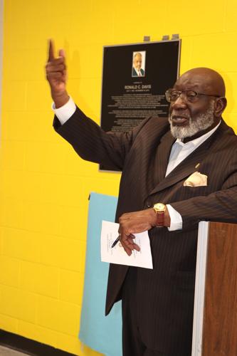 Still teaching: The late coach Ronald Davis gives final lessons to his ...