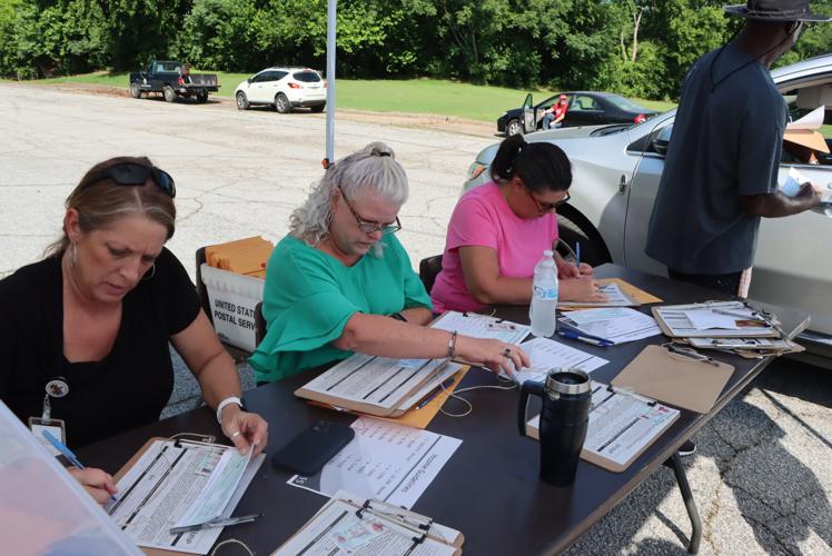 Hundreds line up for farmers market senior vouchers | News ...