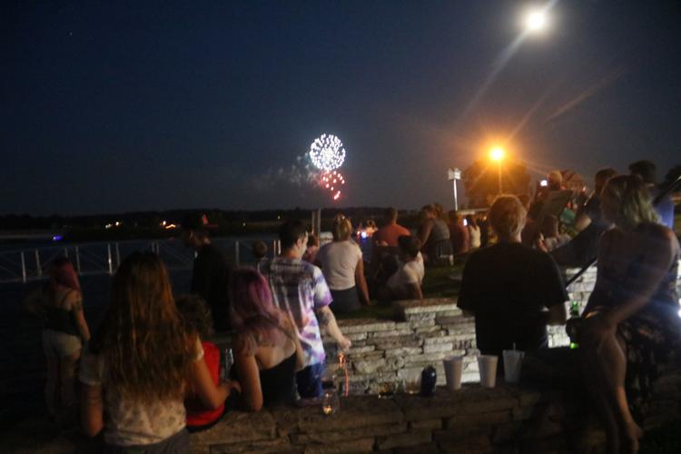 Lights on the Lake draws crowds on water and land | News | indexjournal.com