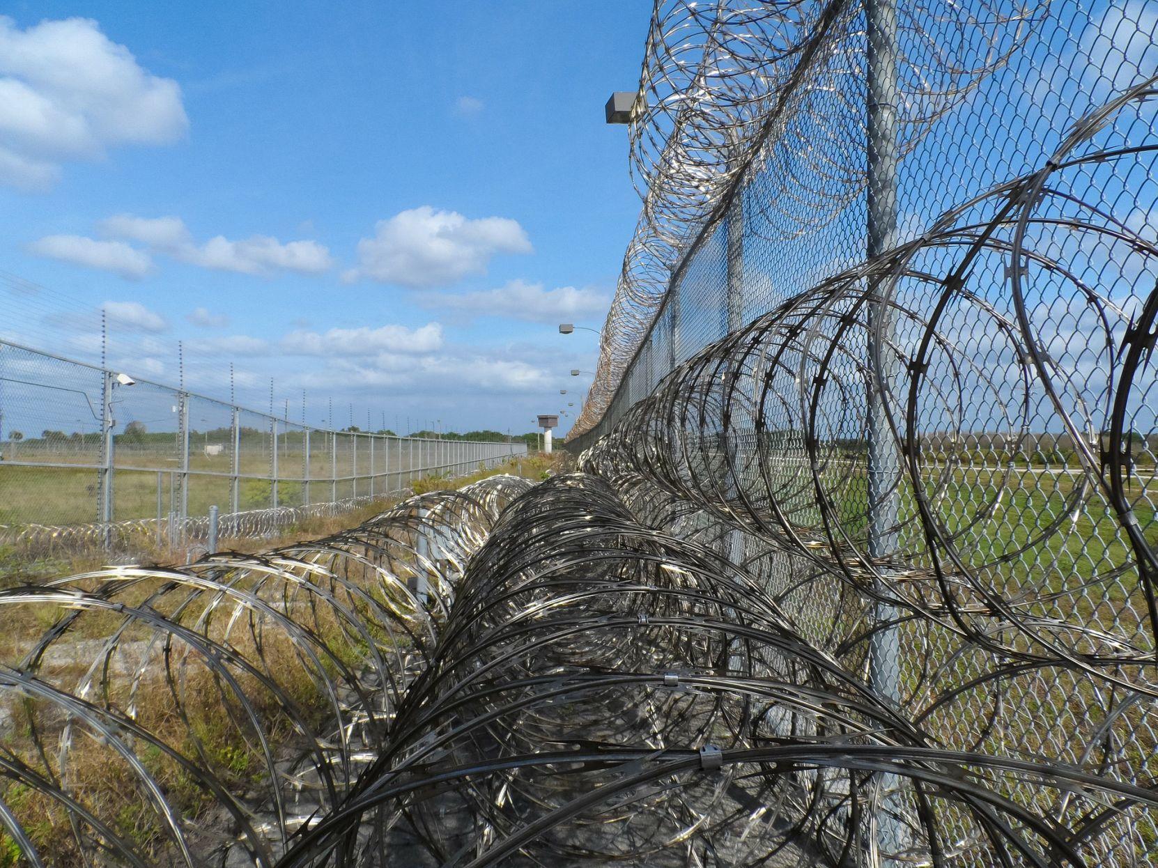 SCDC: McCormick correctional officer gave snacks, nude images to inmate ...