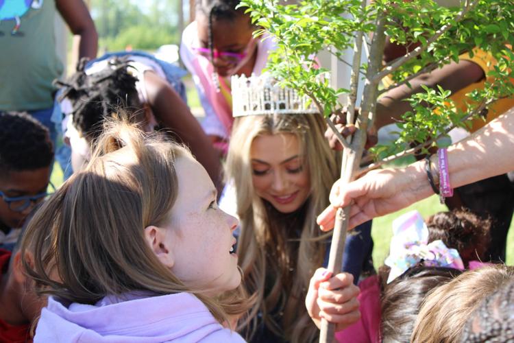 Miss SC Kirby Self visits Mathews to talk sustainability | News ...
