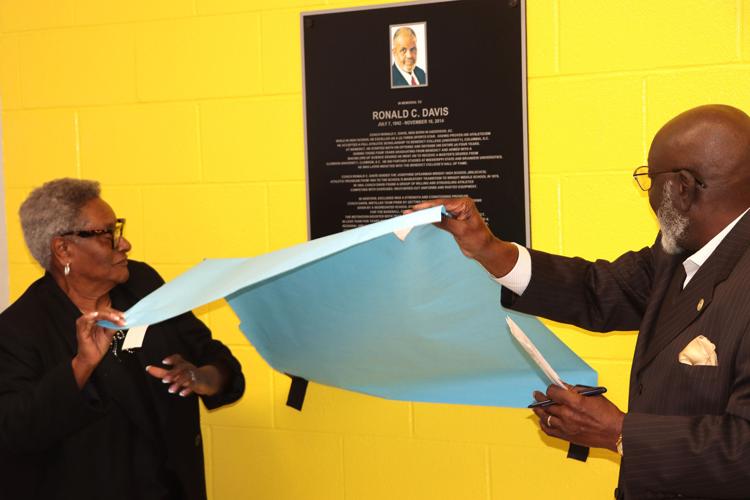 Still teaching: The late coach Ronald Davis gives final lessons to his ...