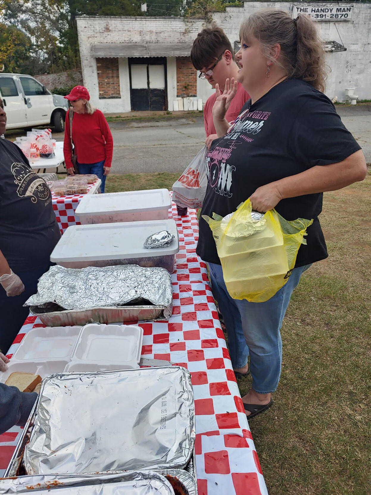 Food & Smiles: Dinners help bring Calhoun Falls together | News ...