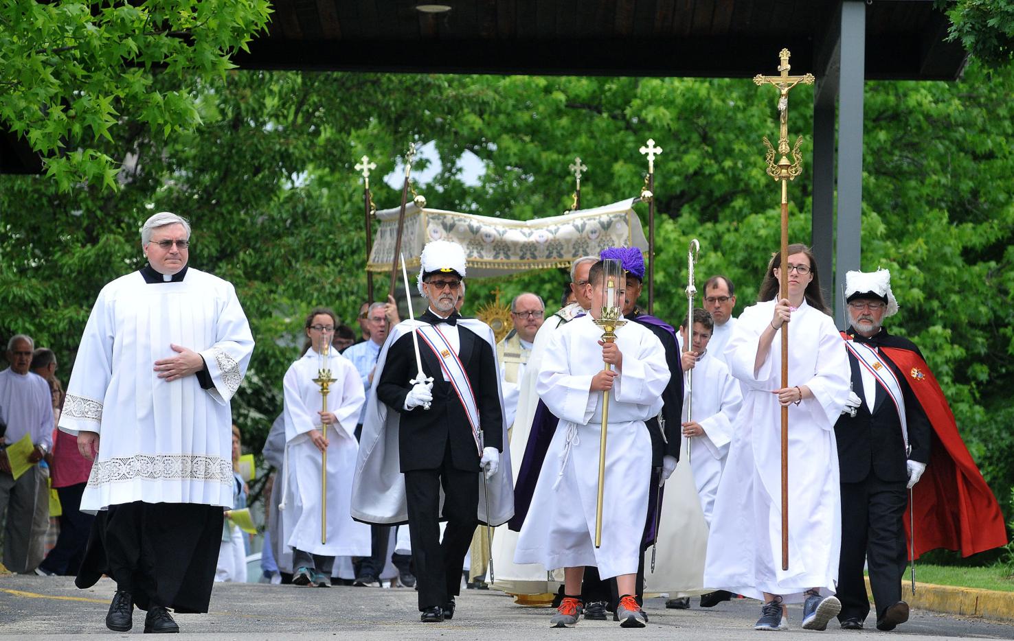 Eucharistic Procession - 2211.jpg | | indianagazette.com