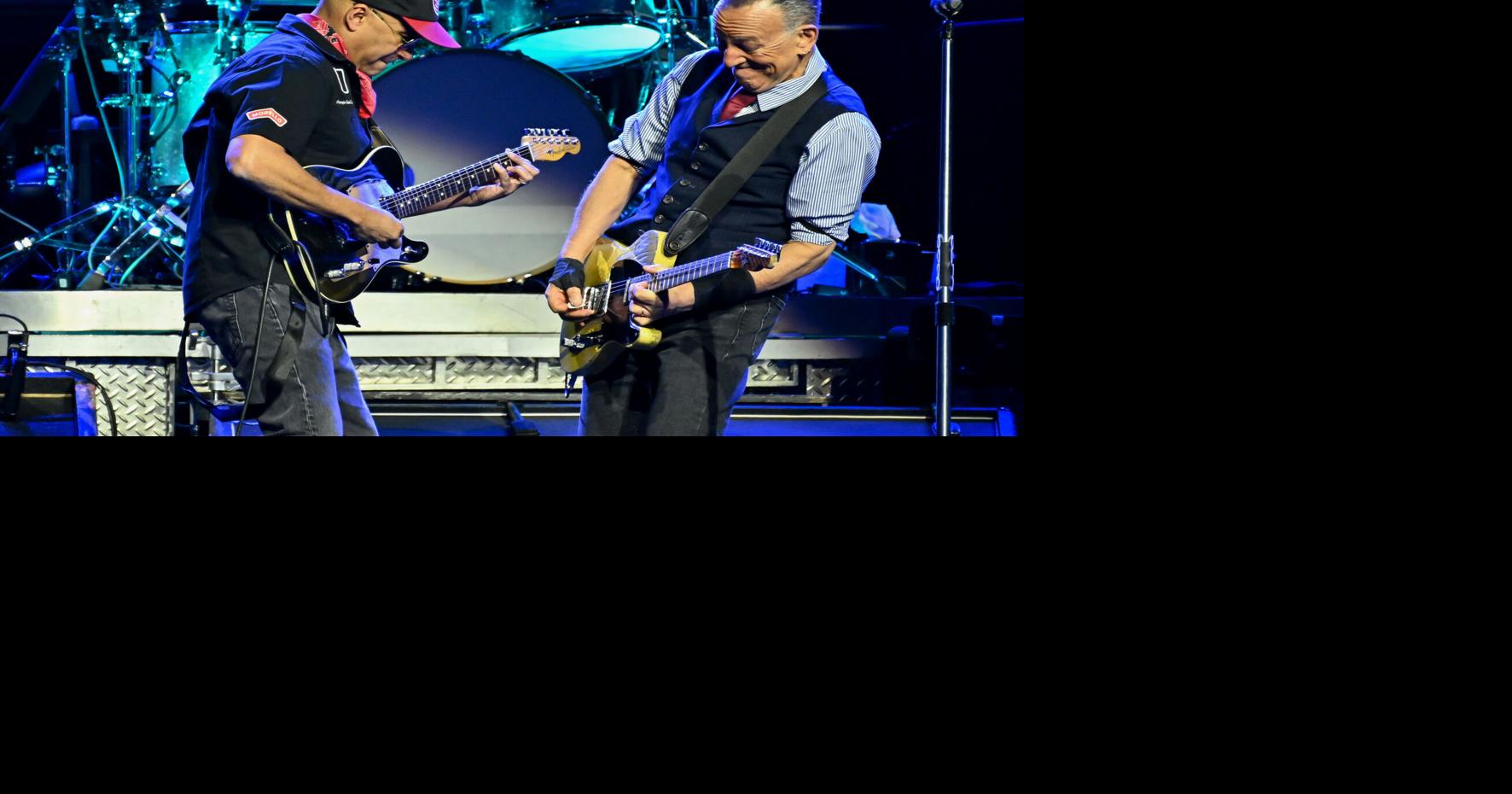 Bruce Springsteen calls out the White House and announces a protest ...