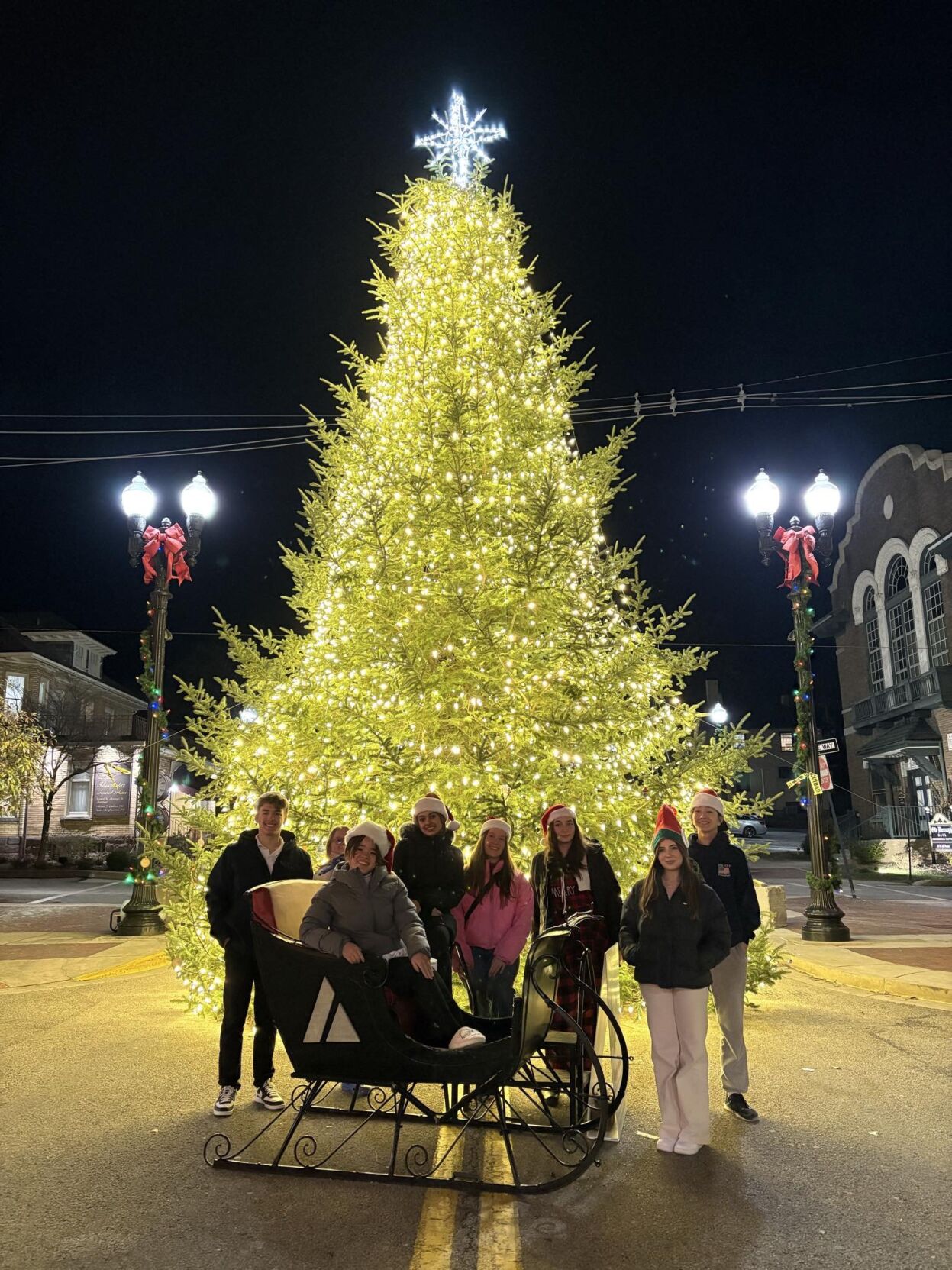 International exchange students experience 'American Hallmark Christmas ...