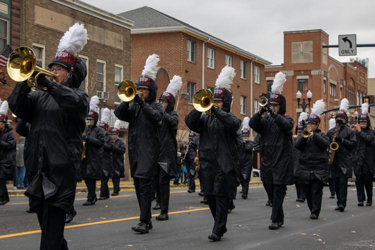 A salute to service: Annual Veterans Day Parade honors military members ...