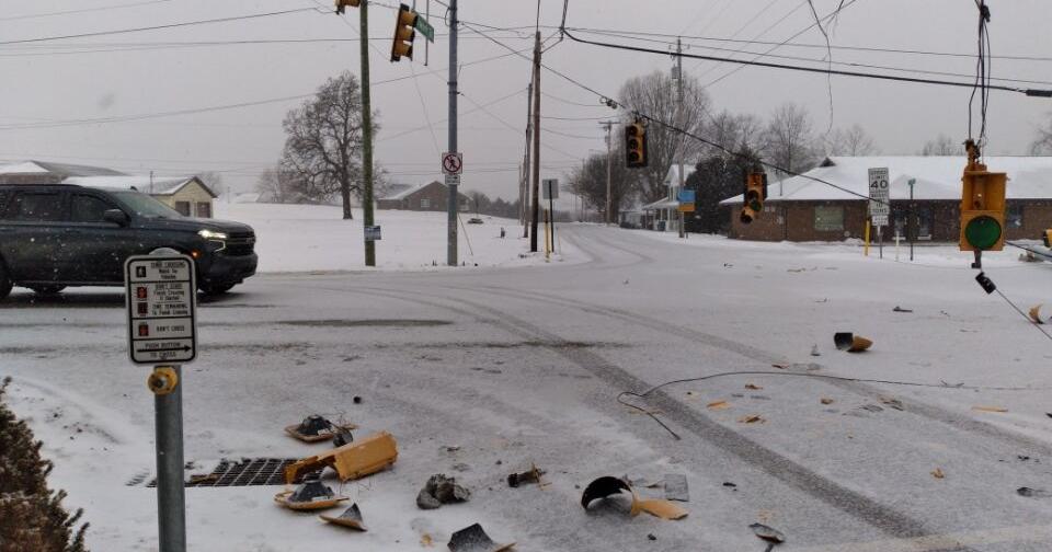 Two hurt in two-vehicle crash that took out Elderton traffic light ...