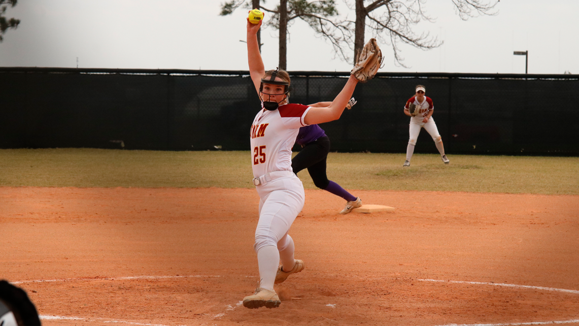 10 in a row for Simpson softball | Sports | indianola-ia.com