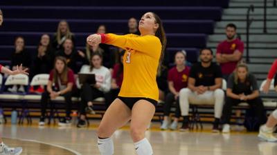 Volleyball falls twice on Friday night | Sports | indianola-ia.com