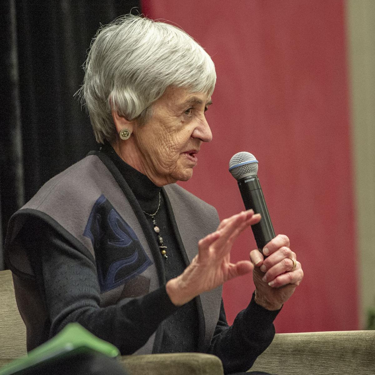 Family, friends, colleagues pay tribute to late Senator John Culver ...