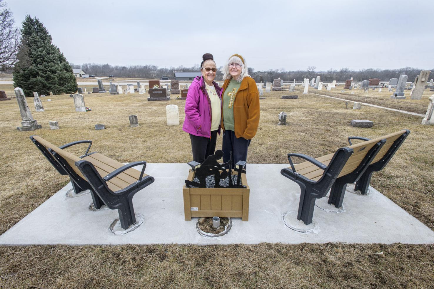 Residents work to replace stolen Palmyra flag pole | News | indianola ...