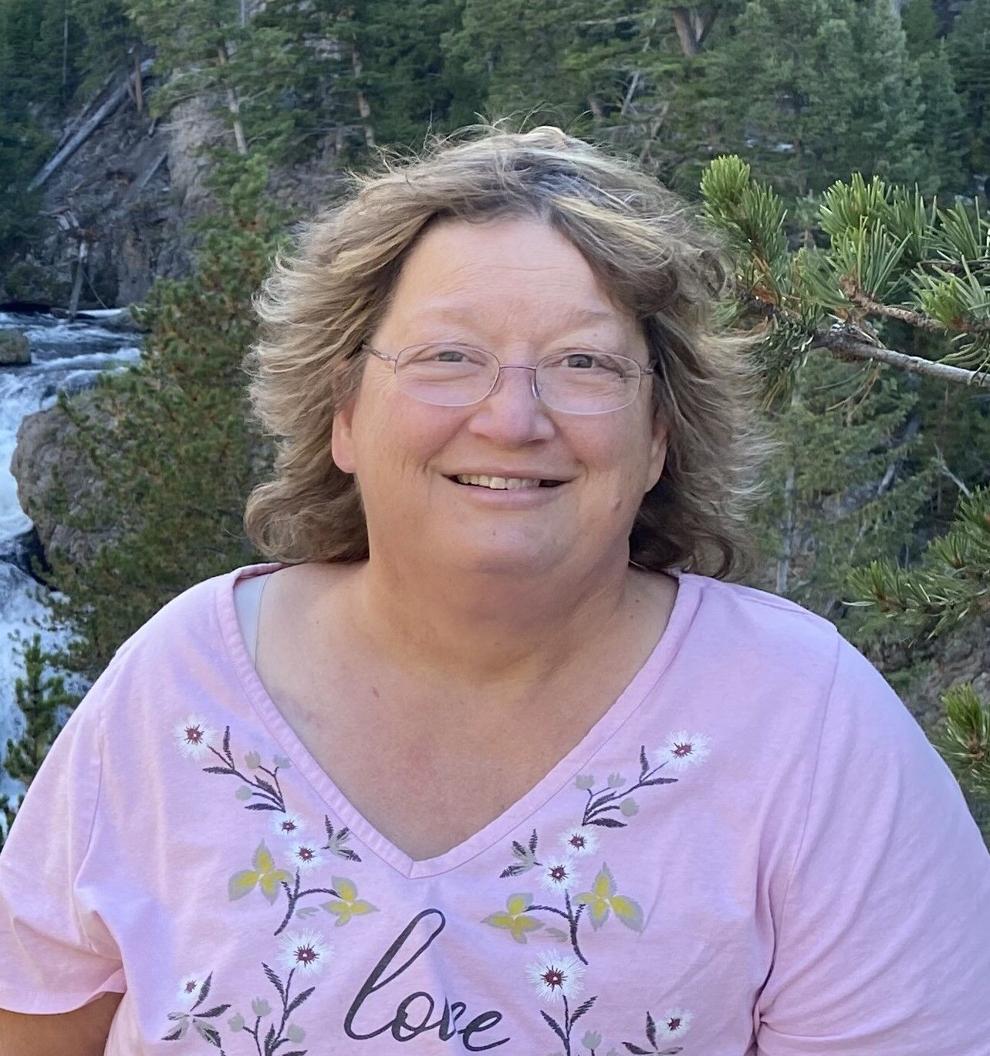 Sharon James, St. Charles | Obituaries | indianola-ia.com