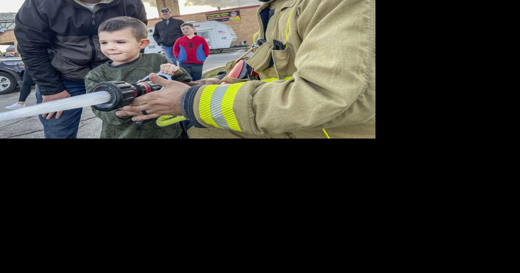 6 photos: Learning about public safety | Multimedia | indianola-ia.com