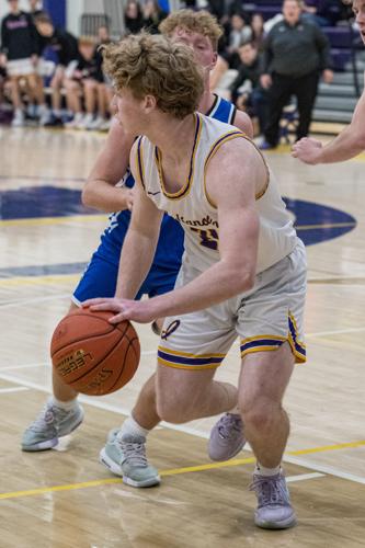 Indianola boys win final regular season game | Sports | indianola-ia.com