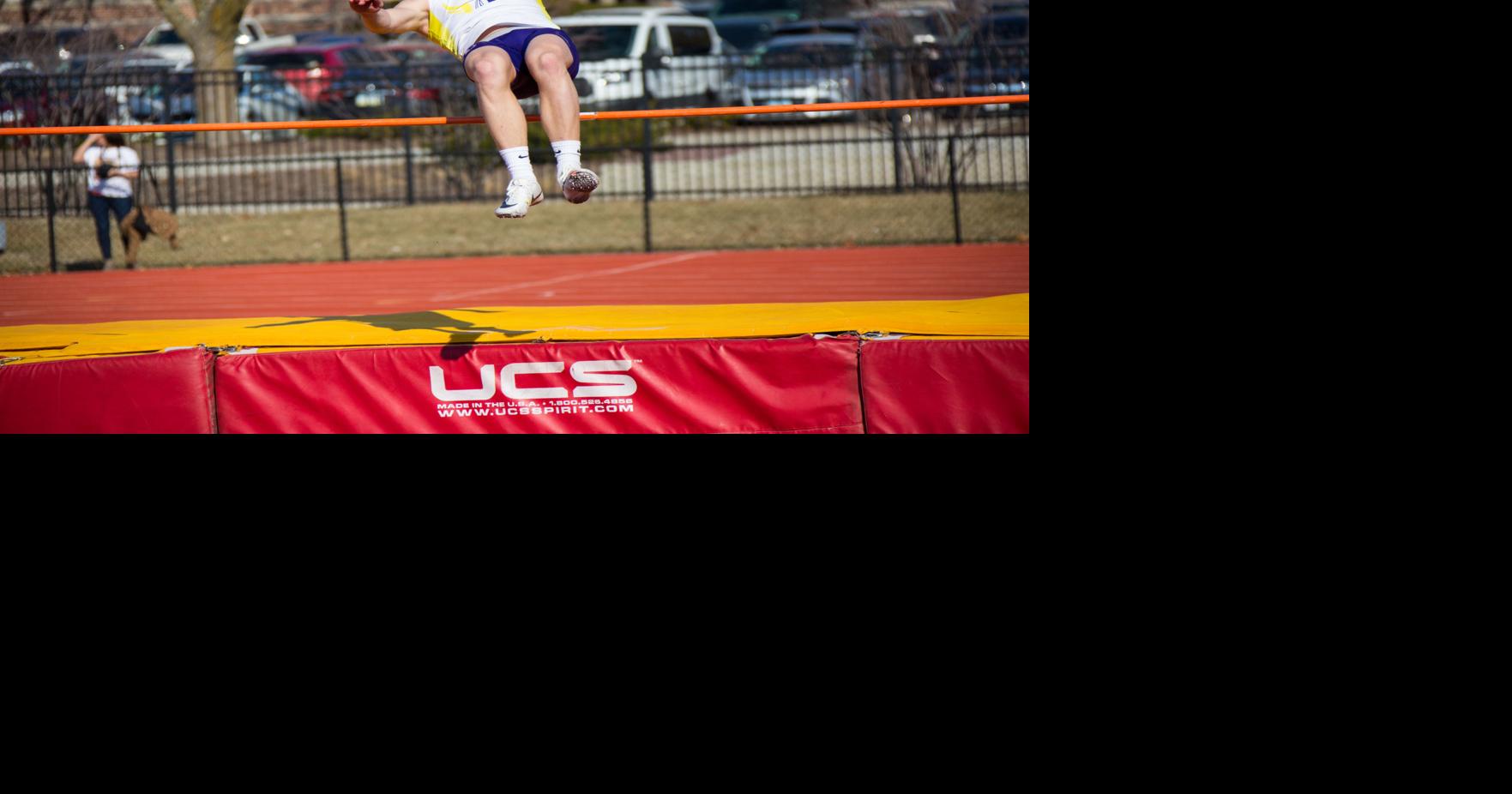 Indianola runs first outdoor track meet | Photos | indianola-ia.com