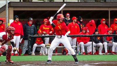 Simpson wins both games on opening day | Sports | indianola-ia.com