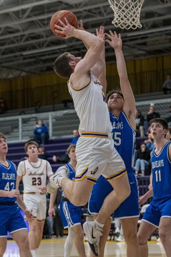 Indianola boys win final regular season game | Sports | indianola-ia.com