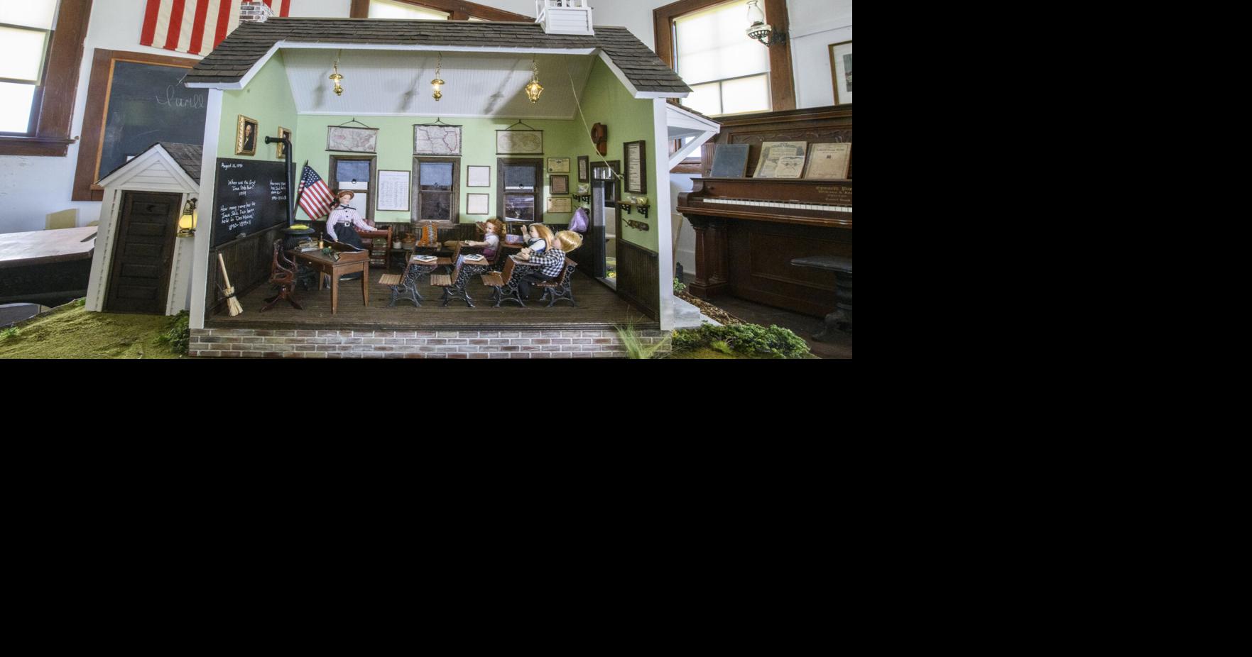 Miniature one-room schoolhouse on display | Multimedia | indianola-ia.com