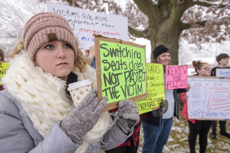6 photos: Indianola protestors ask for help | Multimedia | indianola-ia.com