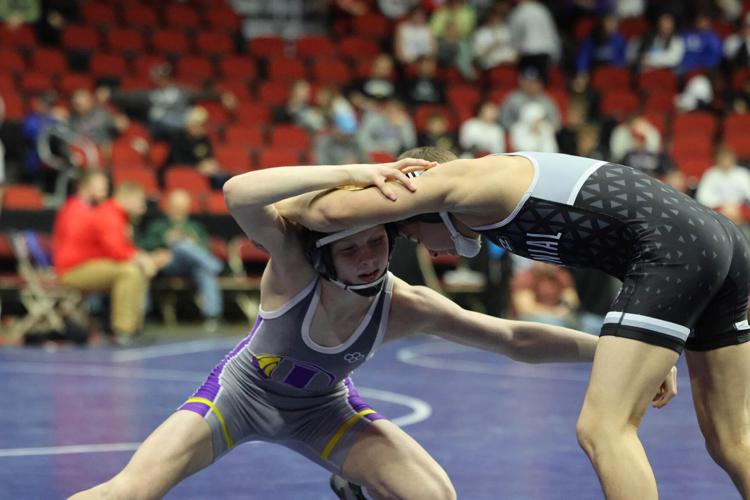 Indianola wrestlers battle on Thursday | Multimedia | indianola-ia.com