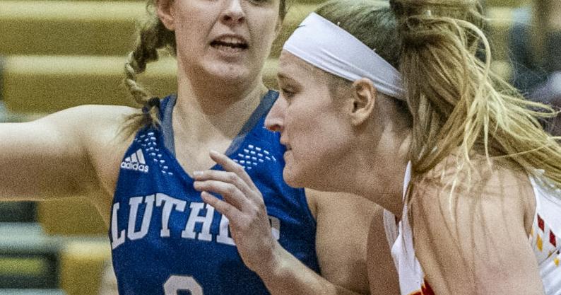 Simpson women get late surge to beat Luther | Photos | indianola-ia.com