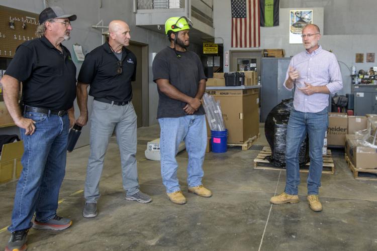 FCC Commissioner Carr climbs tower with Murphy Tower Service trainees ...
