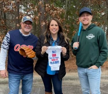 Scotty McCreery Helps WQDR’s Amanda Daughtry With Gender Reveal ...