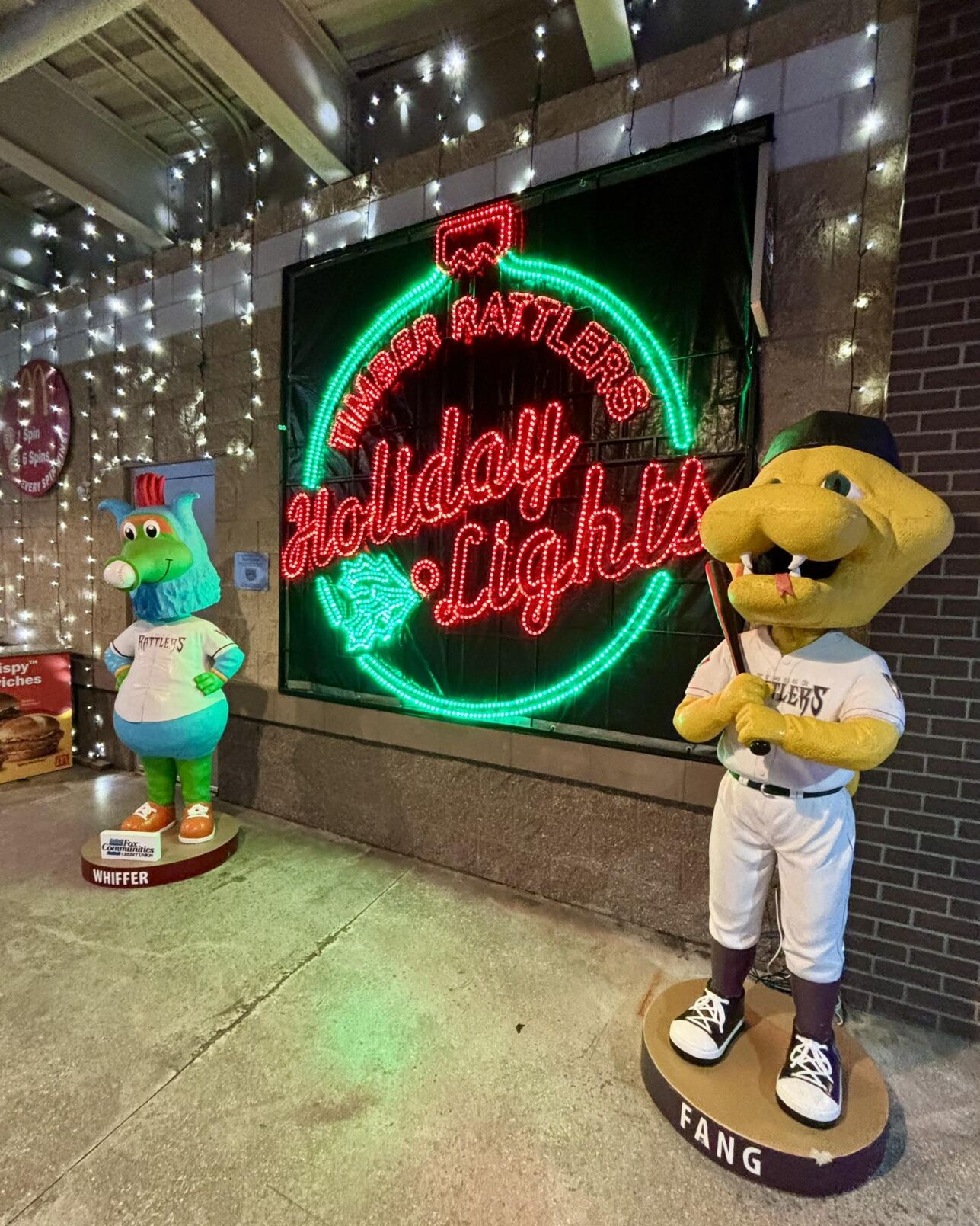 Feel Good Friday: A preview of the Timber Rattlers Holiday Light Show ...