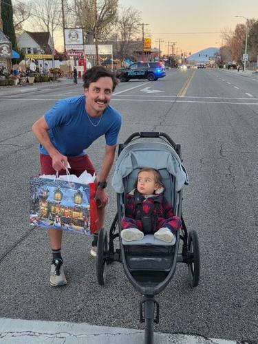 Spreading holiday cheer for a cause | News | inyoregister.com