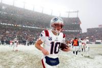 In 21 degrees F (-6 degrees C) conditions, the Patriots white uniforms ...