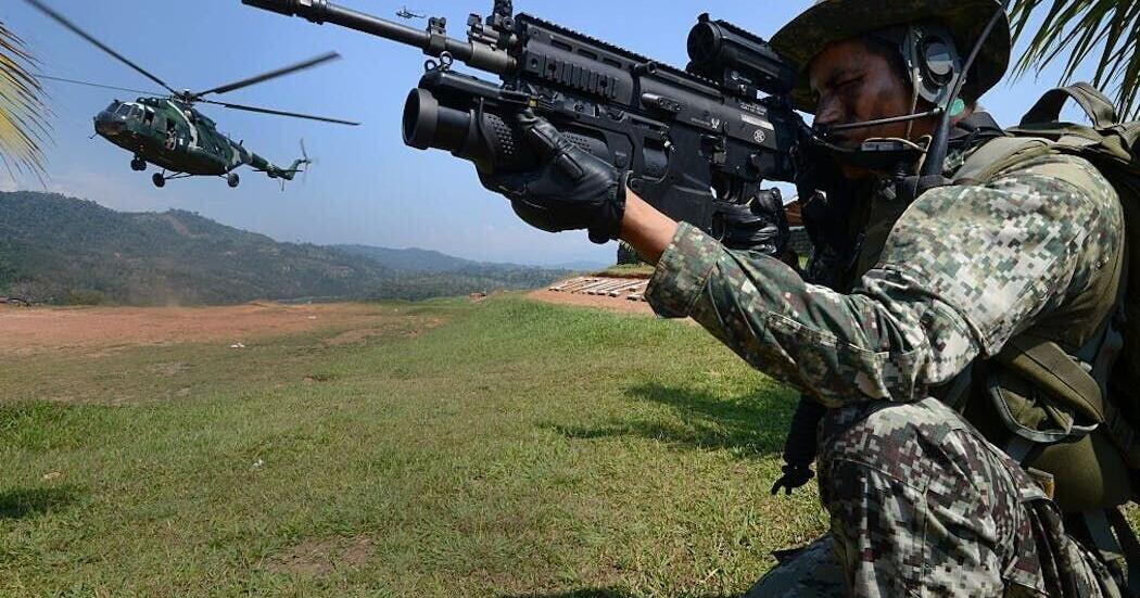 Peruvian army personnel during operations against alleged drug ...