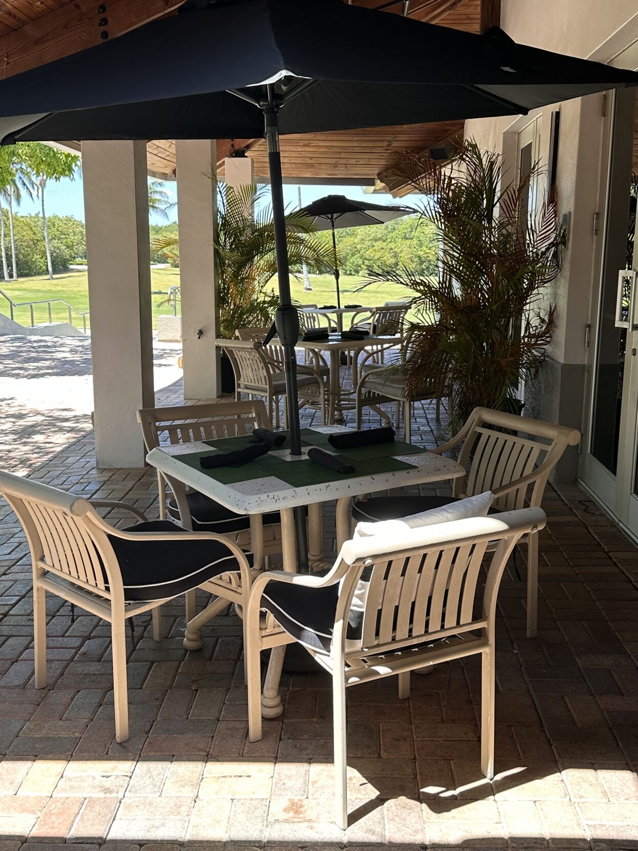 Golf View Bar & Grill puts the spotlight on sports, comfort food and ...