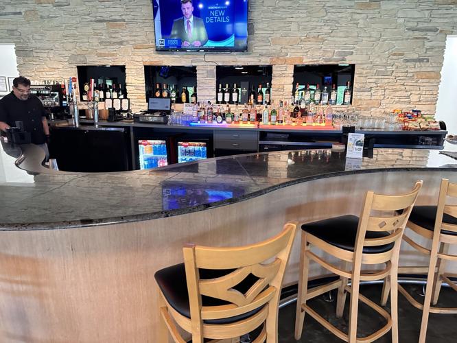 Golf View Bar & Grill puts the spotlight on sports, comfort food and ...