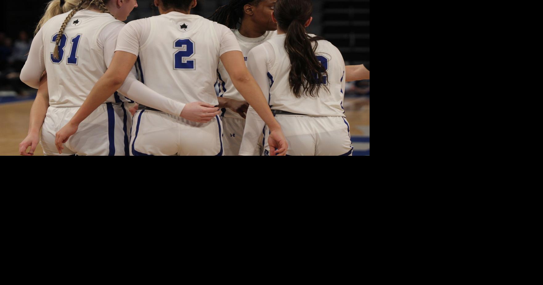 Starters Huddle | Womens Basketball | isustudentmedia.com