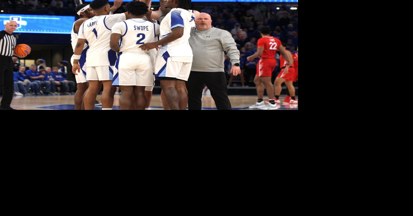 Team Huddle | 2023-2024 Mbb | isustudentmedia.com