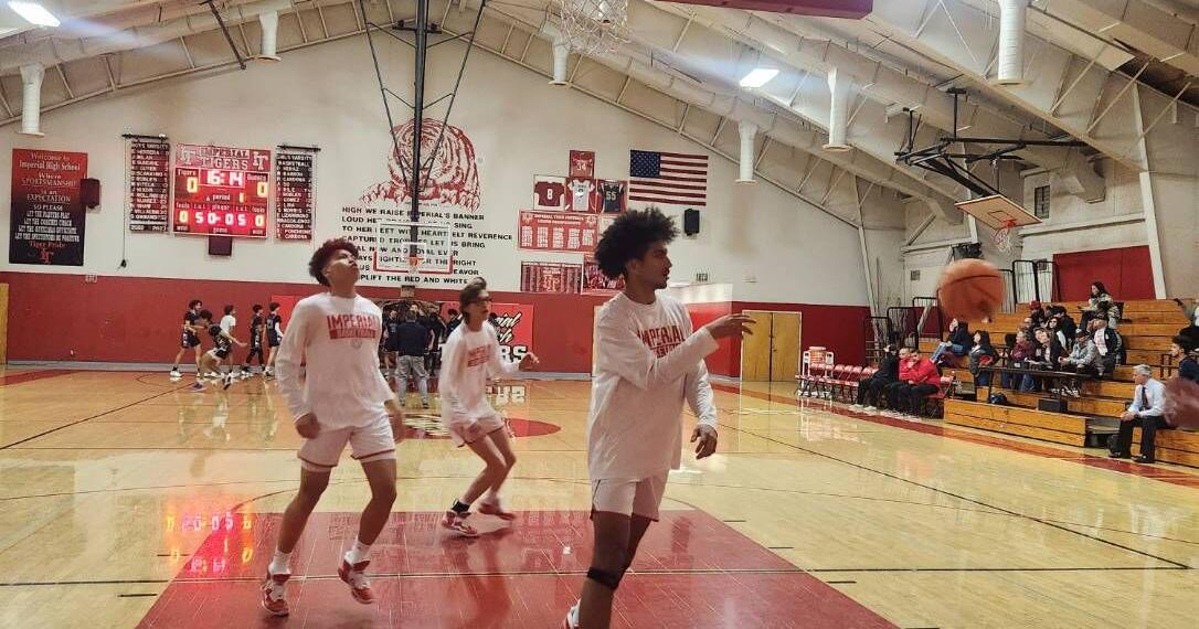 BOYS PLAYOFFS: Imperial b-ballers advance, Brawley soccer stars fall ...