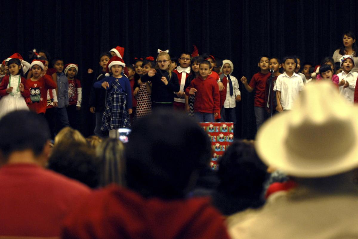 Finley Elementary School students take part in annual Christmas program ...