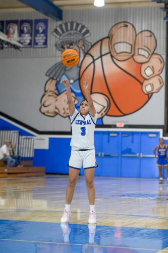 Girls' basketball gears up for holiday tournaments | Sports ...